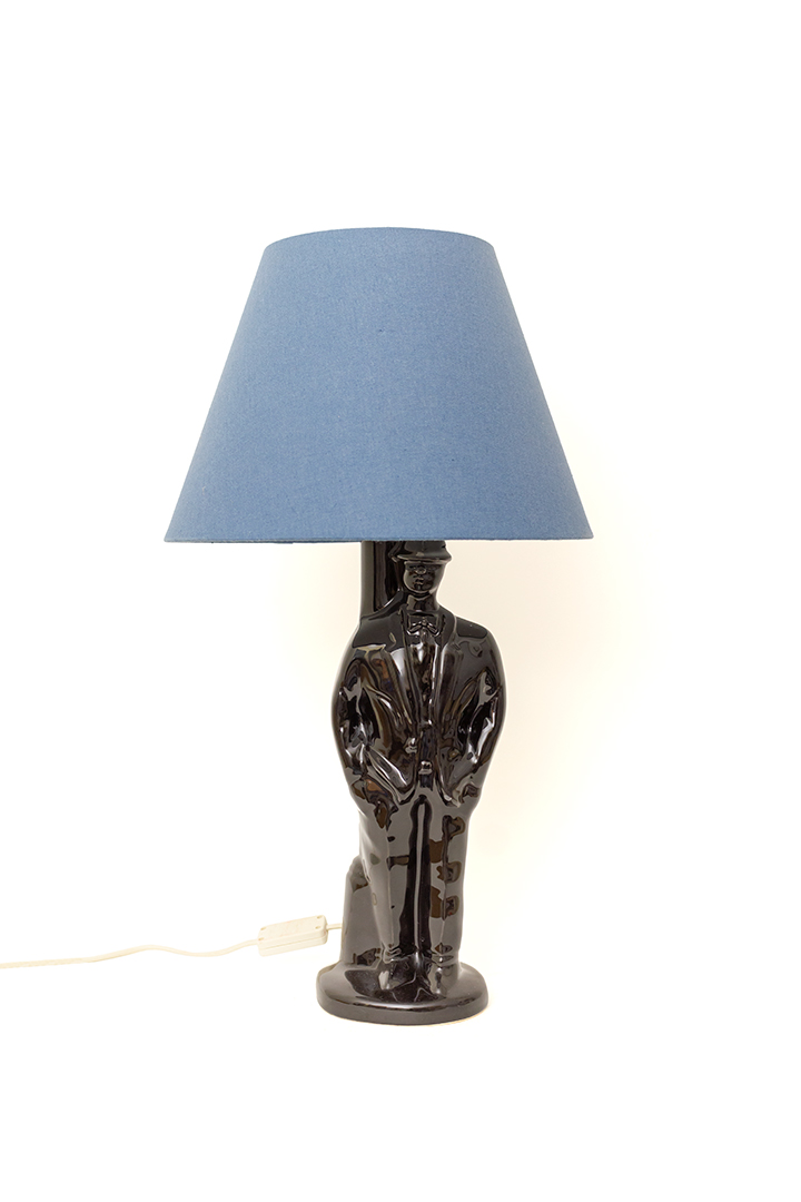 Jaren 80 lamp met zwarte keramieken voet in de vorm van een mannetje ...