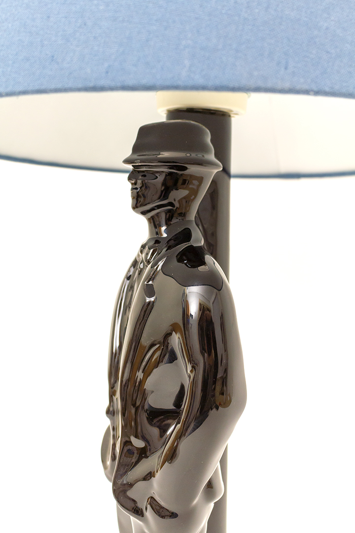 Jaren 80 lamp met zwarte keramieken voet in de vorm van een mannetje ...