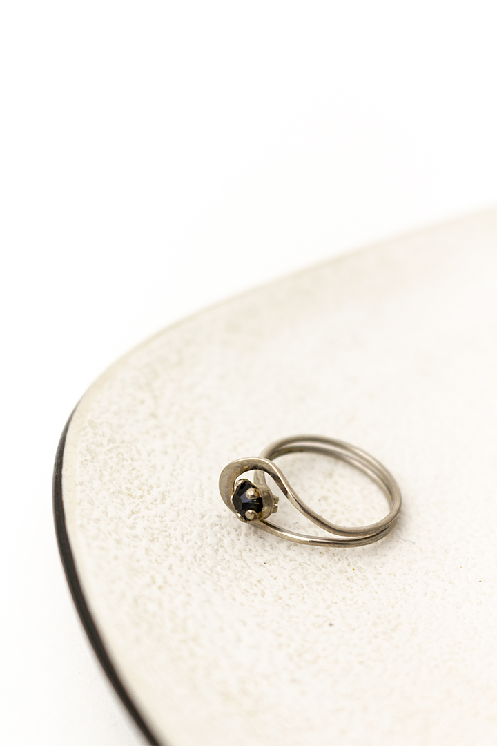 Vintage zilveren ring met zwart steentje - Froufrou's