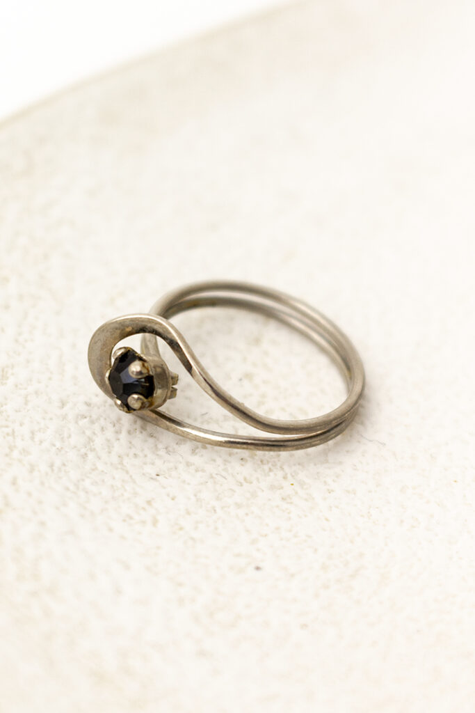 Vintage zilveren ring met zwart steentje - Froufrou's