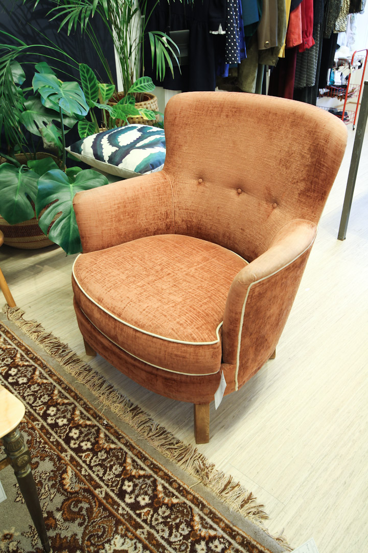 Vintage oudroze / bloedoranje bank en fauteuil met witte bies - Froufrou's