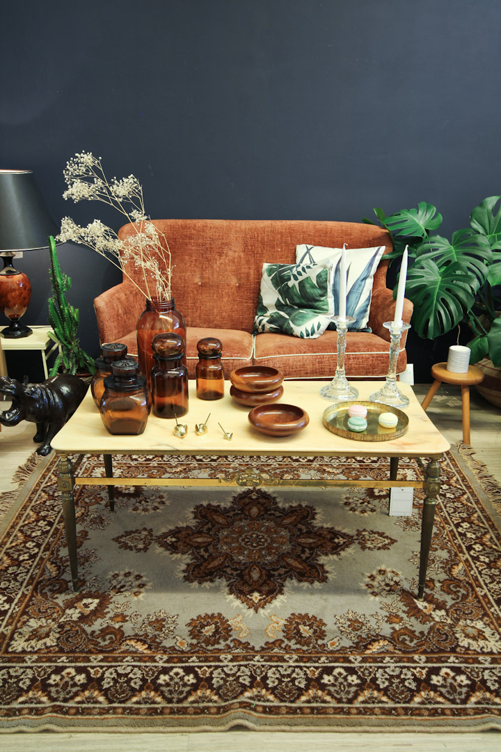 Vintage oudroze / bloedoranje bank en fauteuil met witte bies - Froufrou's